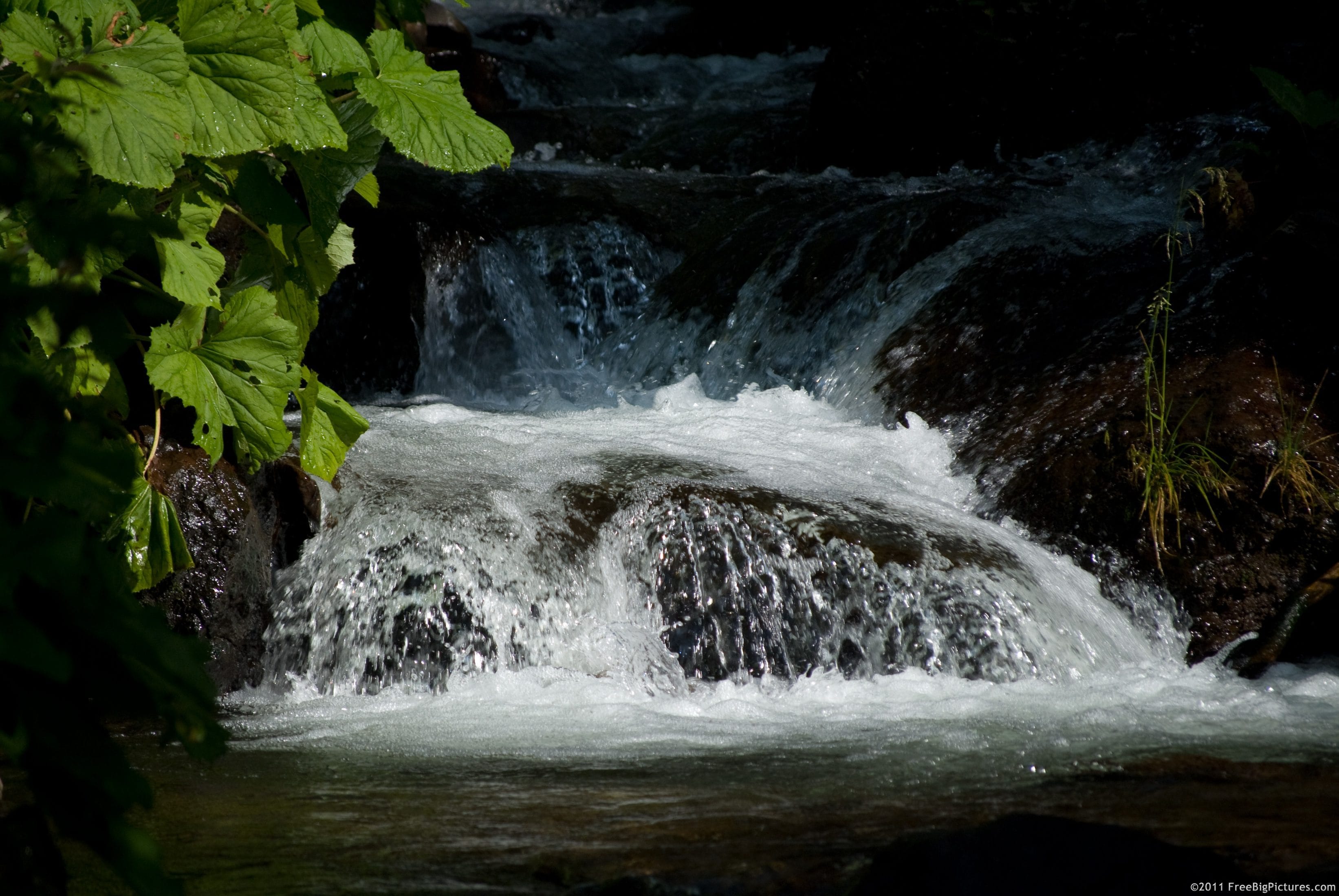 Water Falling FREEBigPictures Water Falling FREEBigPictures